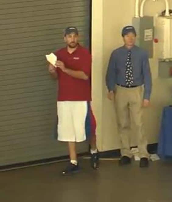 Quarterback da record...nel lancio dell'aeroplanino di carta | Sky Sport