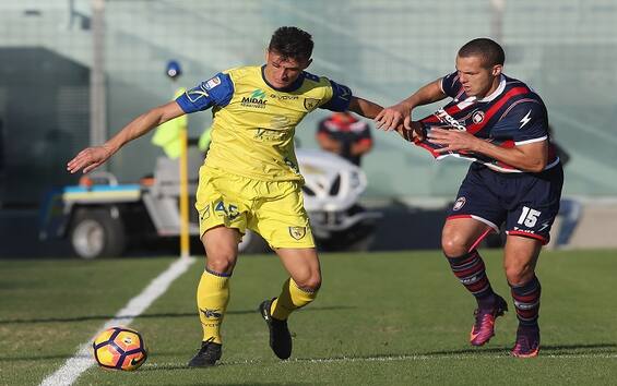 Crotone, intervento per Tonev: anche Mesbah ai box | Sky Sport