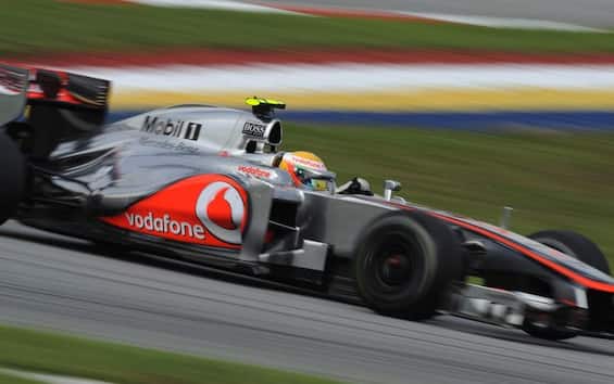 Malaysia, è subito dominio Hamilton nelle prove libere | Sky Sport