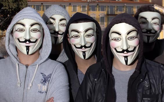 Anonymous Italia: difendiamo la libera informazione | Sky TG24