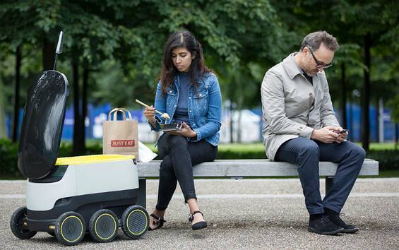 Just Eat, a Londra il cibo a domicilio arriva con i robot | Sky TG24